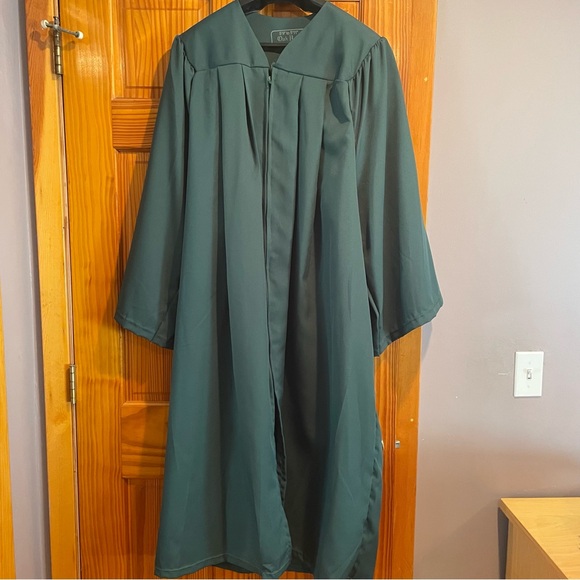 Oak Hall | Other | Oak Hall Green Weaver Graduation Gown Cap In Hunter ...